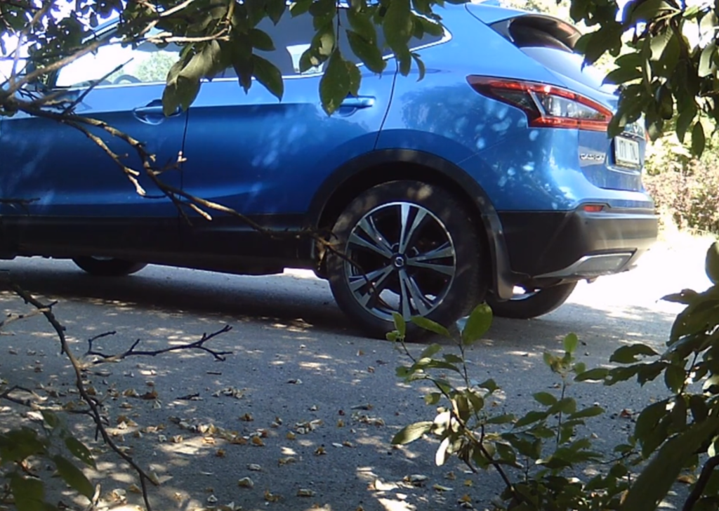 Cars running around - The Tree Spy