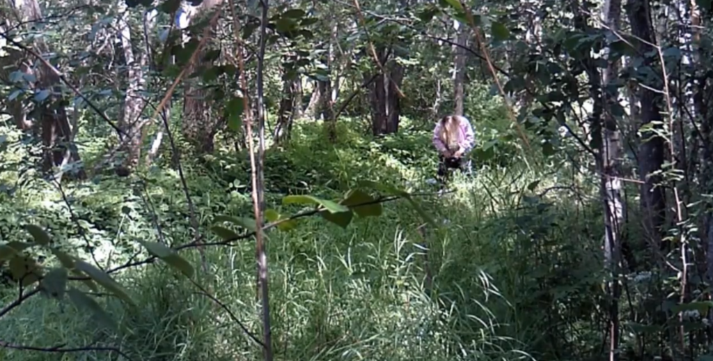 Lots of women squatting today - The Tree Spy
